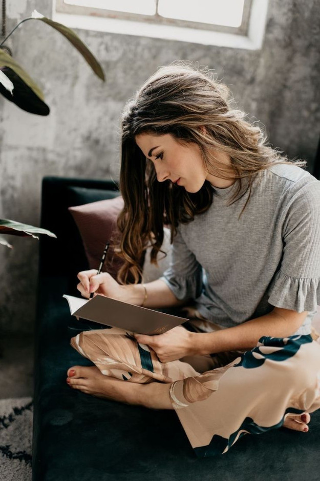 26 Best Monthly Reset Routine to Own your month like a boss!